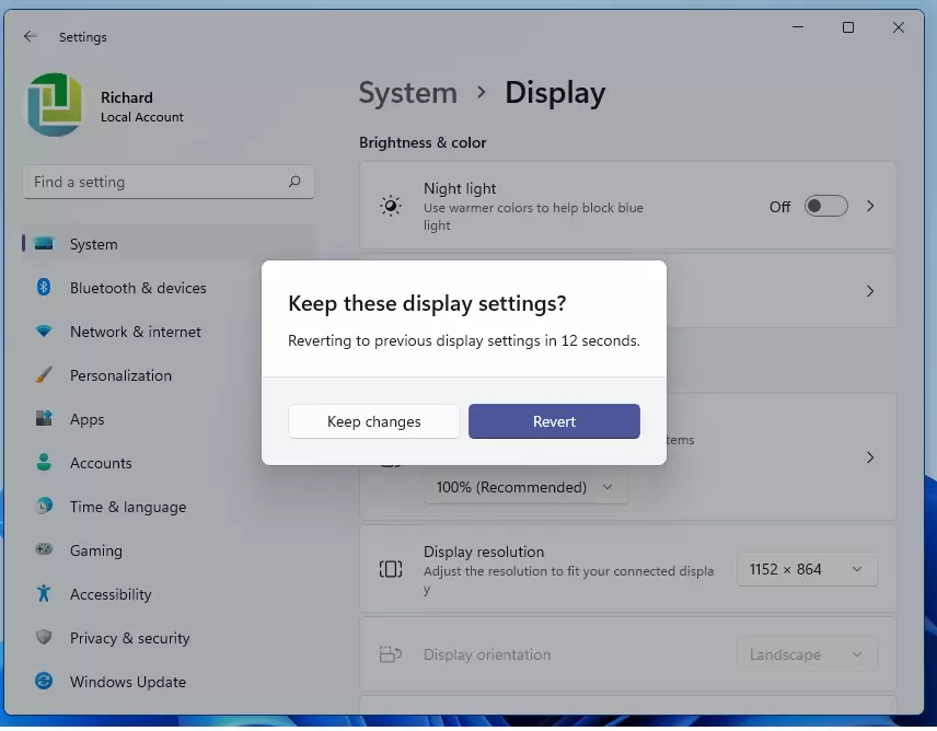How to Adjust the Screen Resolution on Windows 11 - Geek Rewind
