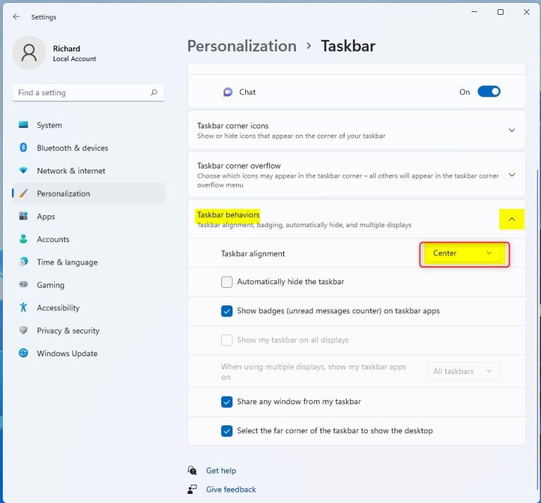 Align Taskbar: Left or Center in Windows 11 - Geek Rewind