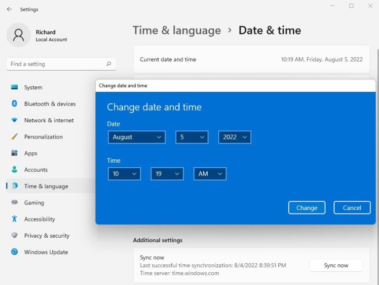 Manual Date and Time Adjustment in Windows 11 - Geek Rewind