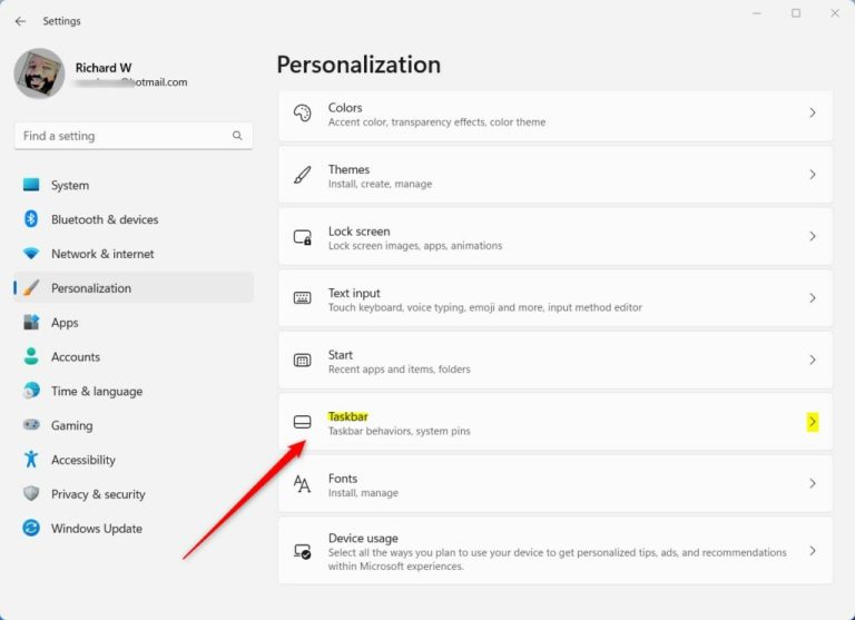 How to Show Labels on Taskbar Pins in Windows 11 - Geek Rewind